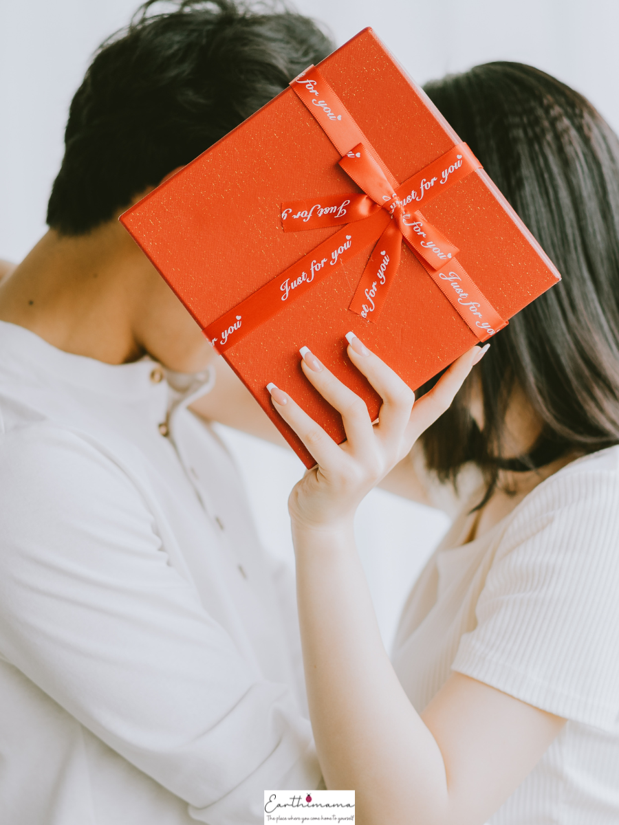 15 Most Thoughtful Girlfriend Gift Ideas She’ll Absolutely Love ...